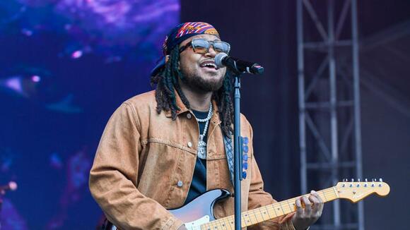 Leon Thomas’ “MUTT” Becomes His First Billboard Hot 100 Top 10 As An ...