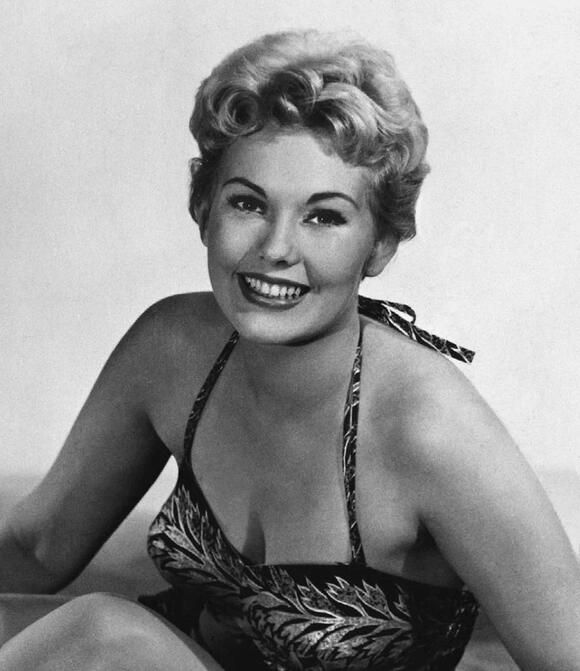 Kim Novak Now: Iconic ‘Vertigo’ Star Makes Rare Appearance At 92 ...