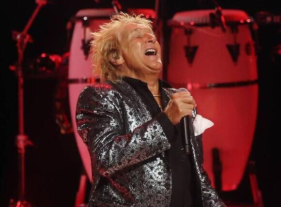 Rod Stewart uses oxygen tank on stage in Salt Lake City after concert ...