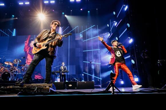 Will Steve Perry Rejoin Journey on Their Farewell Tour? - NewsBreak
