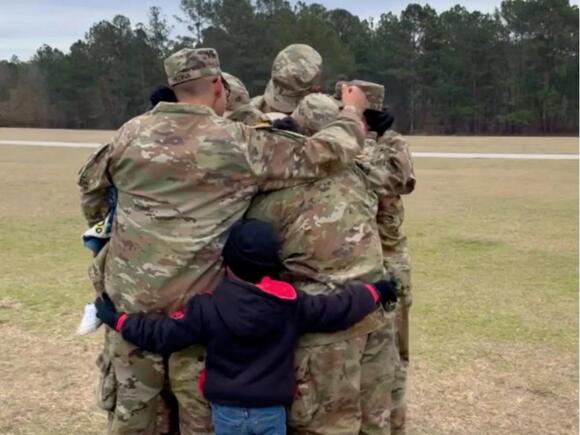 Soldier With No Family at Graduation is Tapped Out by Fellow Recruits ...