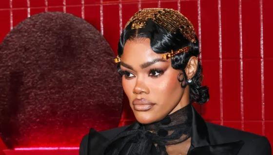 Jenna Bush And Halle Berry Present Teyana Taylor With Gold And Platinum ...