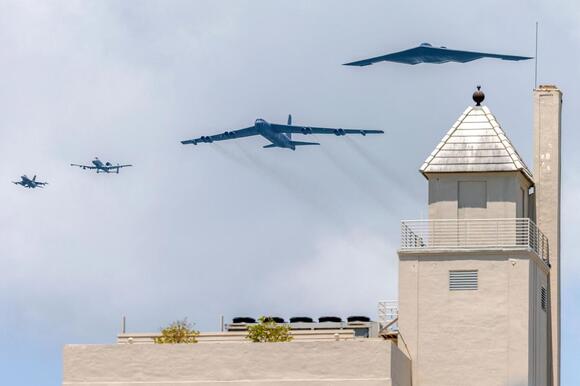 Awesome ‘Freedom Flyover’ shows off nearly every Air Force fighter and ...