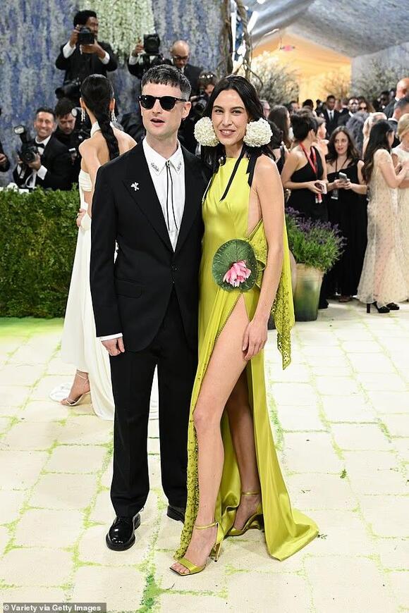 Alexa Chung and Tom Sturridge make a rare red carpet appearance ...