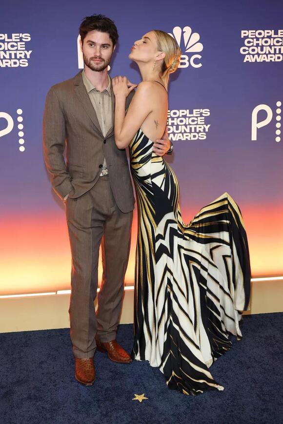 Kelsea Ballerini + Chase Stokes Are Giving Love Another Chance — Here’s ...