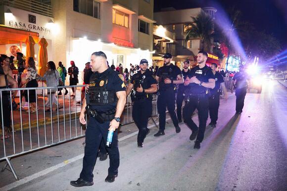 Miami Beach merchants say spring break crackdown on rowdy revelers ...