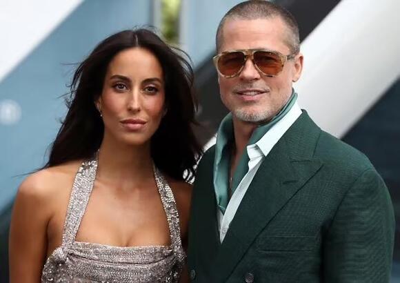 Brad Pitt's Girlfriend Wows In A Strapless Red Dress As Reports Say He ...