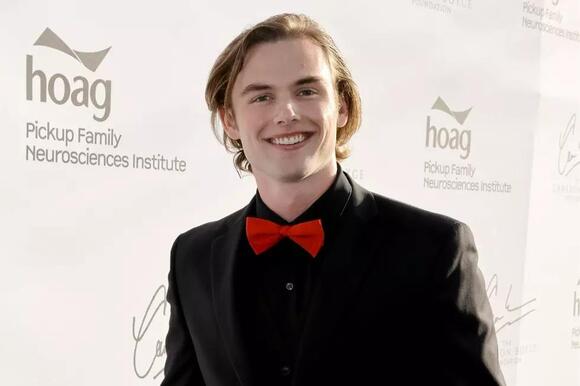 Ransom Canyon’s Minka Kelly Freezes When Asked About Imagine Dragons ...