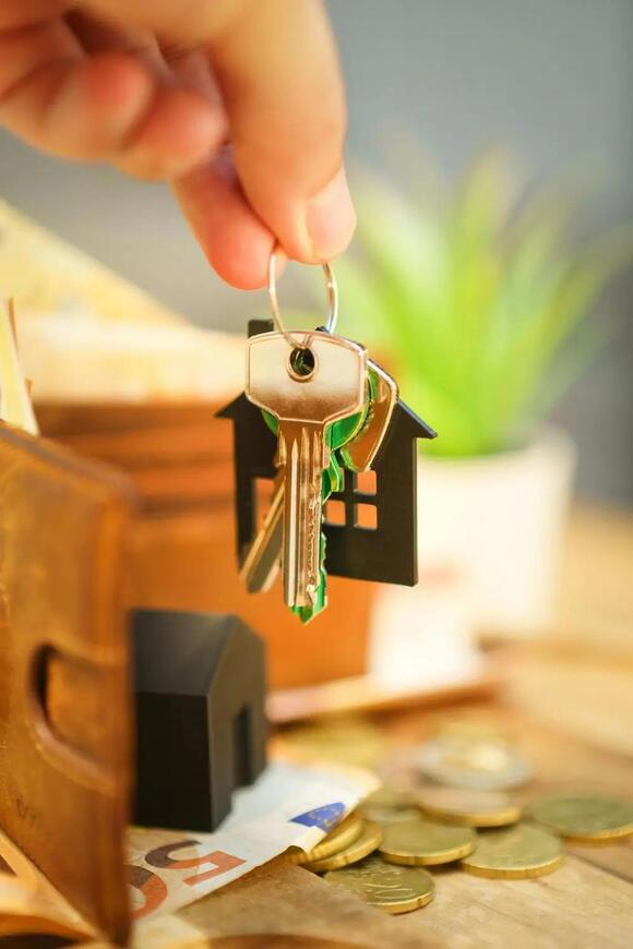 Home Sellers Are Cutting Prices Across the US and Buyers Finally Have ...