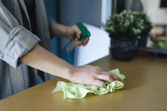 The “Envelope” Hack: Why You Should Always Leave a $5 Note Under Your ...