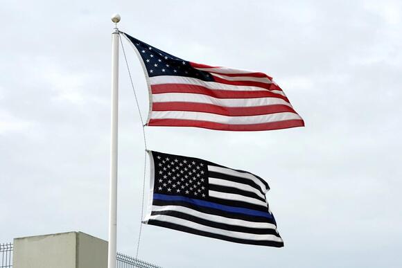 Slain trooper’s widow defies local Dem pols, flies ‘thin blue line ...