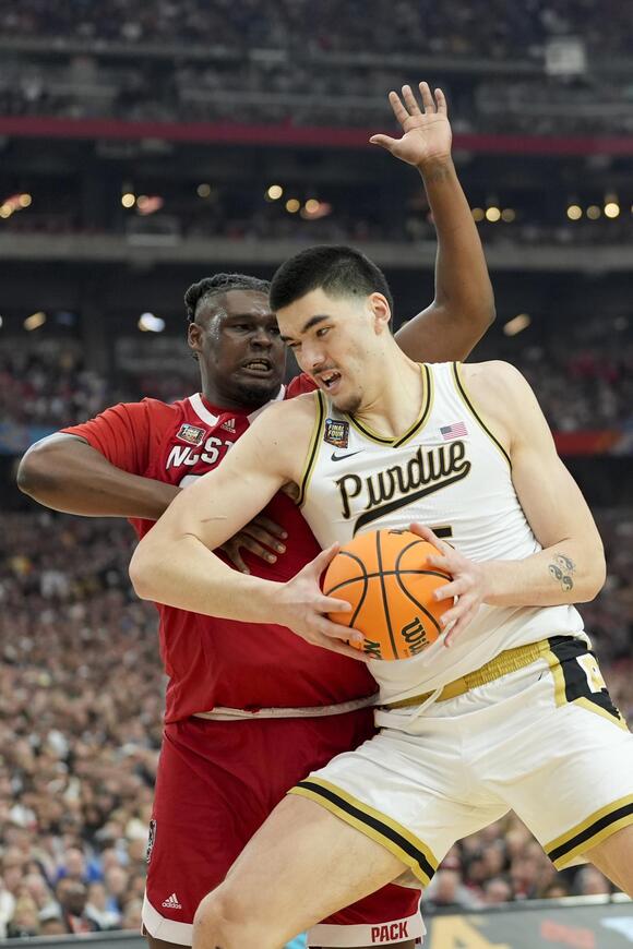 Who are Zach Edey’s parents? Meet his 6-foot-3 mom Julia and dad, Glen