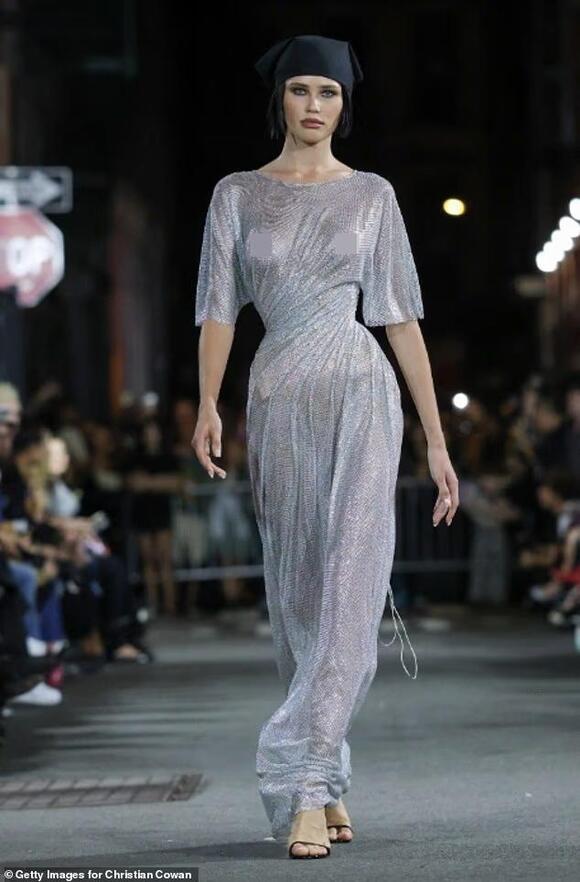 Secrets of Sydney Sweeney's eye-popping dress: Hidden corset boosted ...