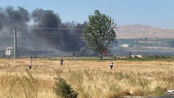 Vegetation fire destroys home, damages property near Benton City ...