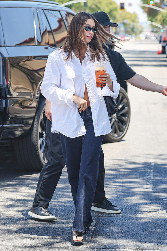 We Have a Winner: This Is the Anti-Trend Jean Outfit of Summer 2026 ...