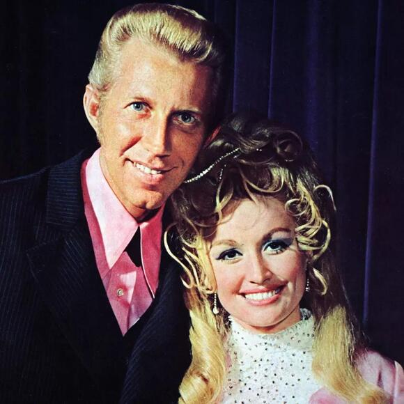 Dolly Parton Plotting Gas Station Empire - NewsBreak