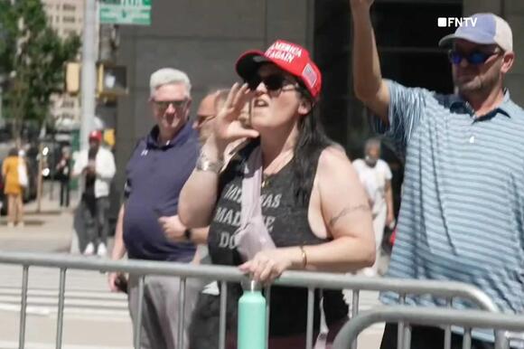 The Jeer Hunter: De Niro’s embarrassing spectacle outside the Trump ...