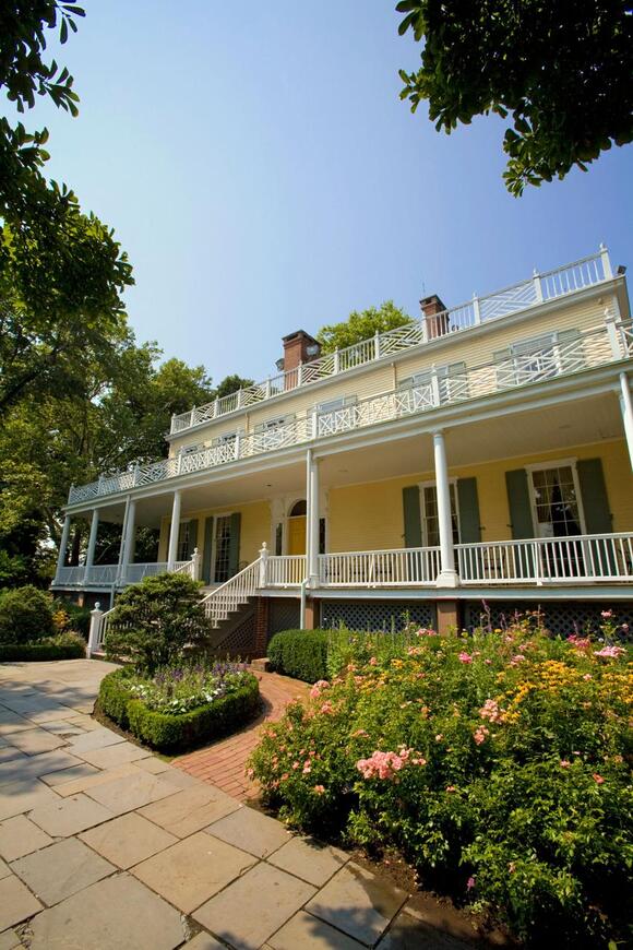 Zohran Mamdani is Moving Into Gracie Mansion as Mayor – Here's ...