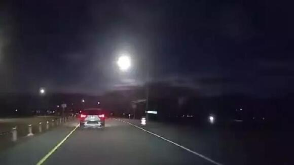 ‘Absolutely amazing’: Bright fireball lit up night sky, may have ...