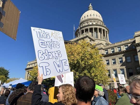 Thousands of Idahoans turn out for Boise’s anti-Trump No Kings protest ...