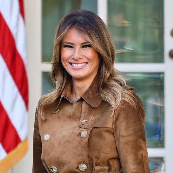 Fans Say Melania Trump Looks 'Beautiful & Classy' In A Gray Pantsuit ...