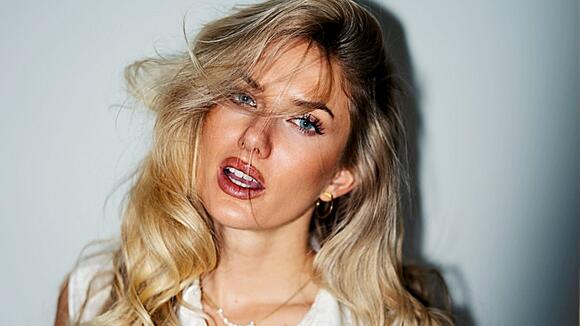 Olympic Sprinter Alica Schmidt Shows Off Bouncy, Voluminous Golden ...