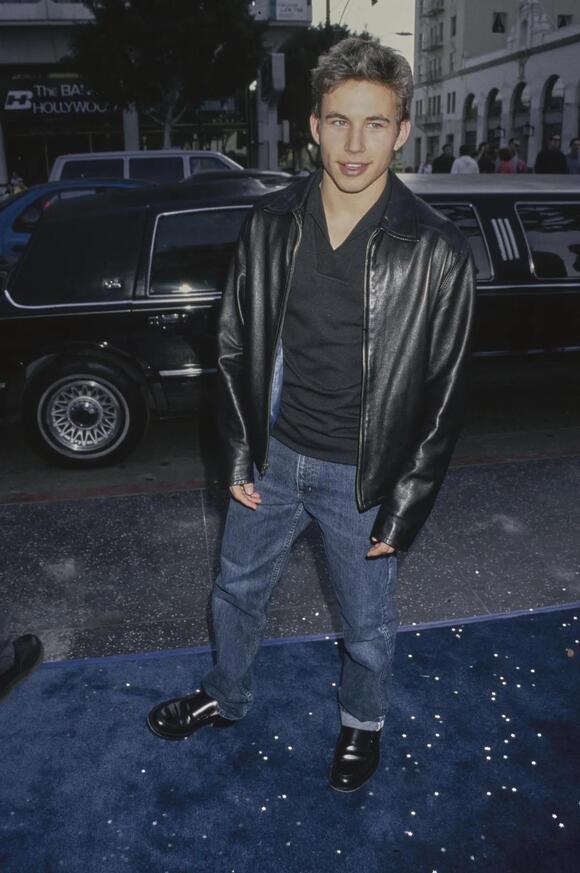 '90s Heartthrob Jonathan Taylor Thomas, Now 43, Lives Quietly Out of ...