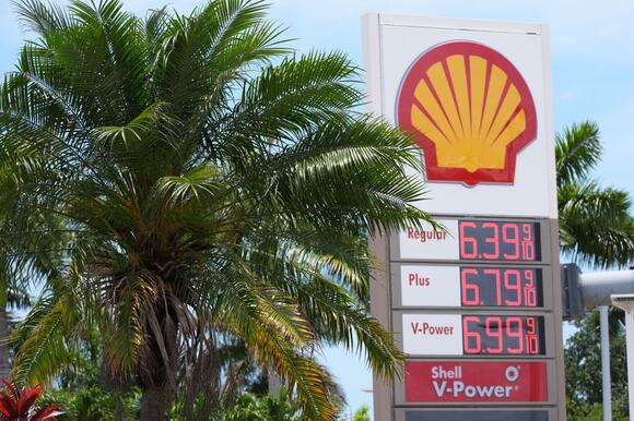 Dual tracks: High gas prices, AI wave, stock market gains spotlight ...