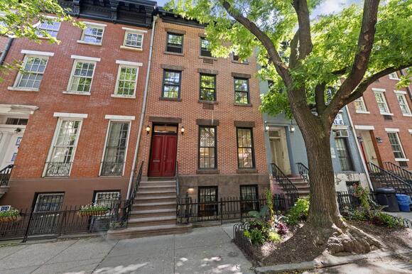 It didn’t take long for Ethan Hawke’s former NYC townhouse to find its ...