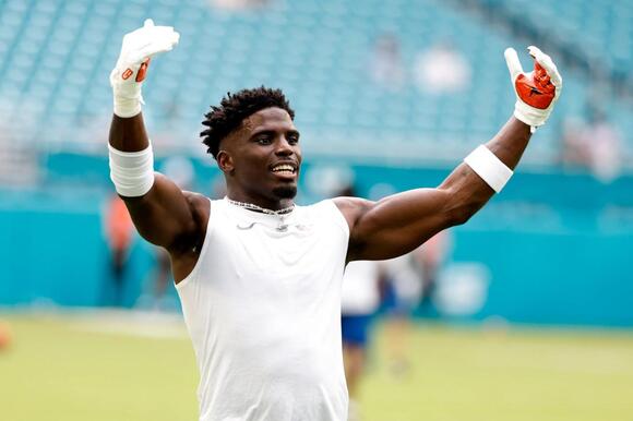 Noah Lyles accuses Tyreek Hill of ‘chasing clout,’ Dolphins star ...