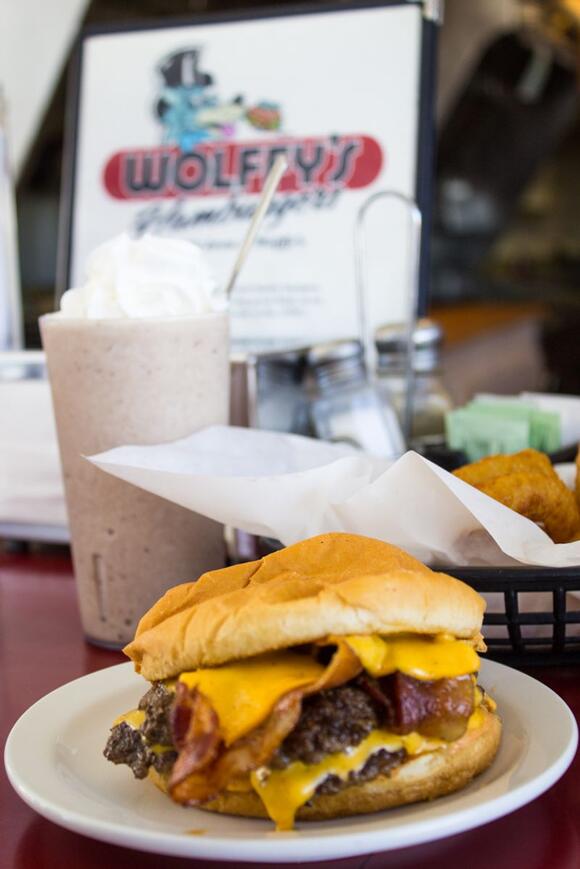 15 Washington Hole-In-The-Wall Restaurants Locals Swear By - NewsBreak