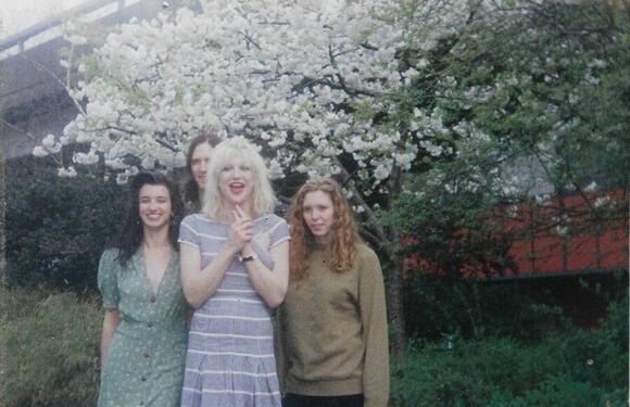 The Tragic Story Of Kristen Pfaff, The Bassist For Hole Who Died At ...