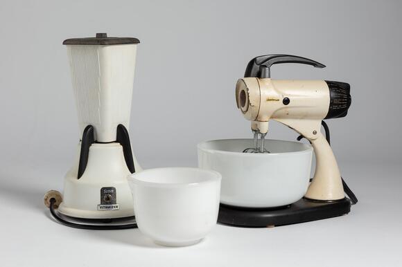 Are Plastic Mixing Bowls Safe for Baking? - NewsBreak