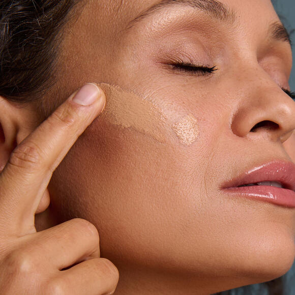 MUAs Share 2 'Blurring' Foundations For Mature Skin That Make Fine ...