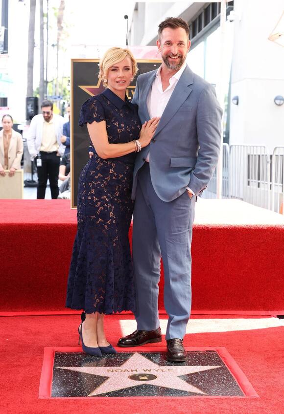 Noah Wyle Brings Wife and Kids to Hollywood Walk of Fame Star Ceremony ...