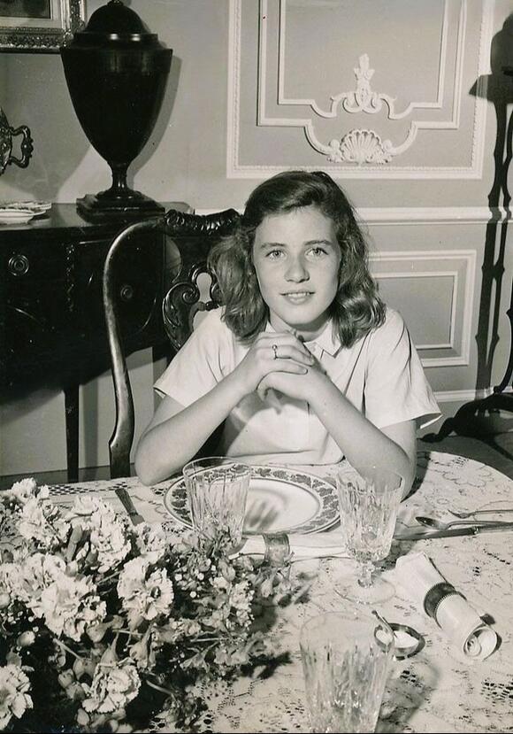 Exploring The Traumatic Life of Former Child Star Patty Duke: 9 Years ...
