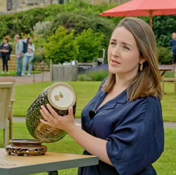 Young & Resilient ‘Antiques Roadshow’ Star Theo Burrell, 38, Says She ...