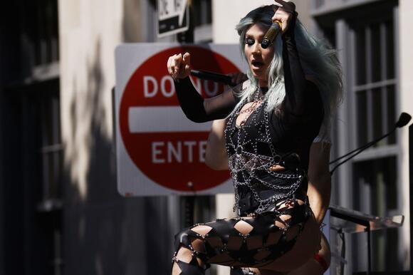 Watch: Diane Warren appears in new Kesha video for 'Dear Me' - NewsBreak