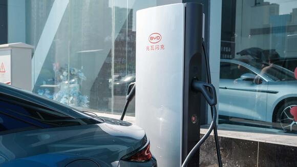 BYD's 5-Minute Flash EV Charging Is Headed Here Next - NewsBreak