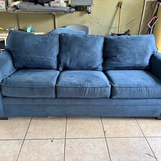 🎁 Freebies Up for Grabs in Hudson — Furniture, Pallets & More - NewsBreak
