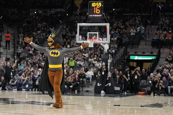 Spurs mascot in Batman costume catches real bat on court in bizarre scene