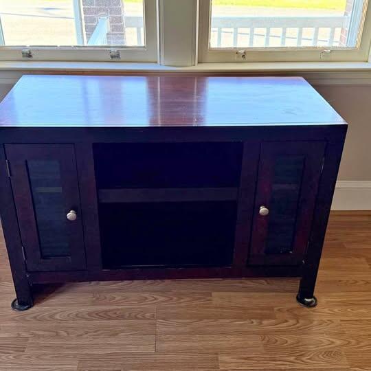 🎁 Freebies Up for Grabs in Windsor Township — Furniture Finds - NewsBreak