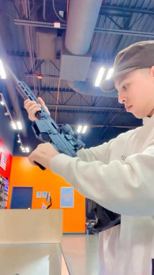 ‘Migrant influencer’ Leonel Moreno, who encouraged border crossers to ...