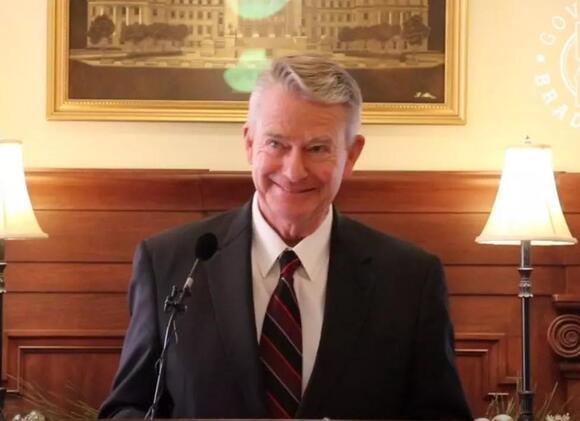 Idaho Governor Tries To Crack Viral ‘6-7′ Joke Mid-Speech - NewsBreak