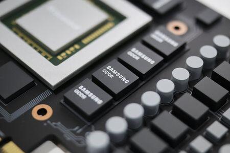 Samsung CEO seeks multi-year chip contracts with major customers ...