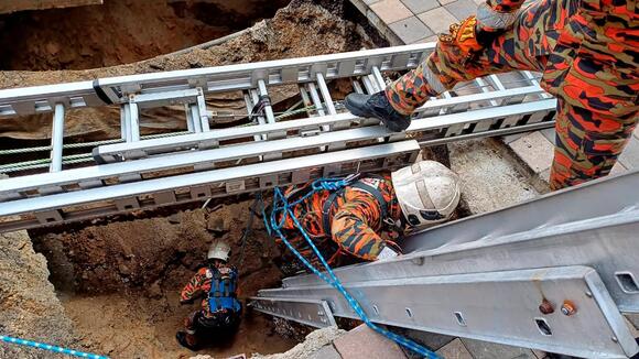 Woman from India disappears into 26-foot-deep sinkhole in Malaysia’s ...