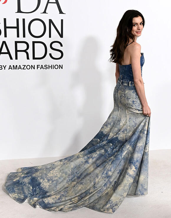 Anne Hathaway Is A Vision In Sheer Red Gown For CFDA Awards: 'She Wore ...