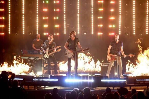 Keith Urban breaks silence on split after parting from band he's had ...