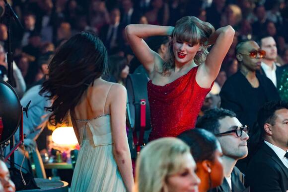 10 times Ariana Grande and Taylor Swift’s interactions left fans ...