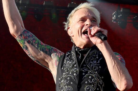 David Lee Roth Brings Back Rare Van Halen Gem on Opening Night of 2026 ...